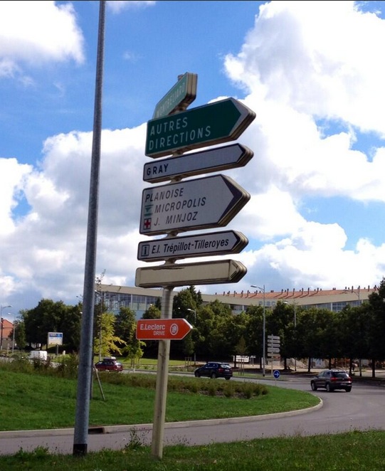 Alerte enlèvement : un panneau du Leclerc Drive retrouvé au pied de la ...